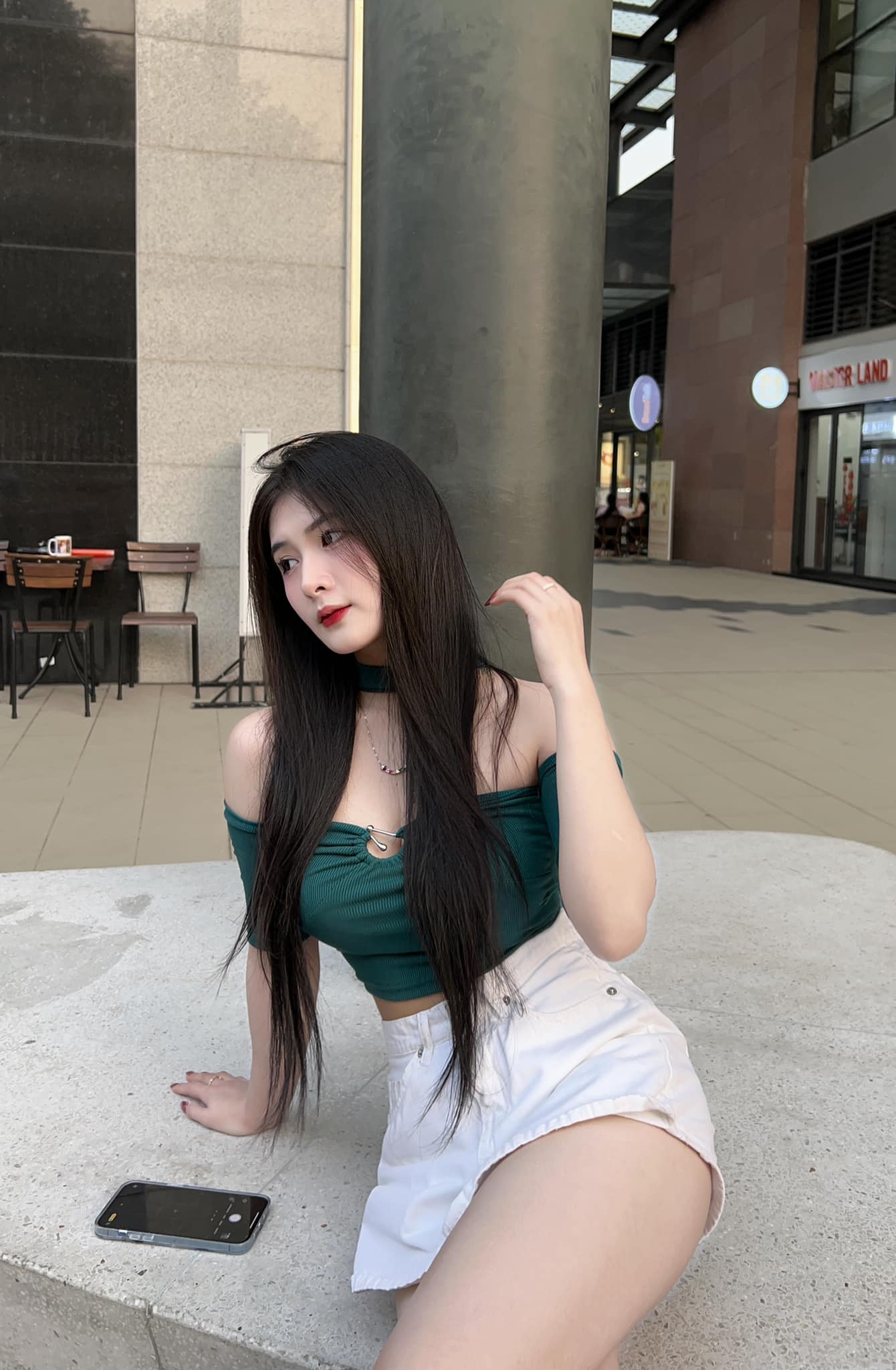 Quỳnh Alee khoe vòng 1 "ná thở" khiến fan hâm mộ "đứng ngồi không yên"